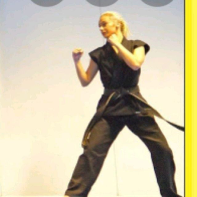 Windmill Kick - Exercise How-to - Workout Trainer by Skimble