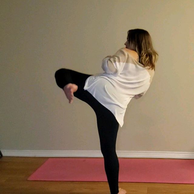 Foot Taps 💥 - Exercise How-to - Workout Trainer by Skimble