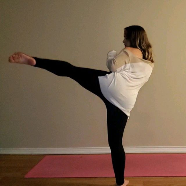 Foot Taps 💥 - Exercise How-to - Workout Trainer by Skimble