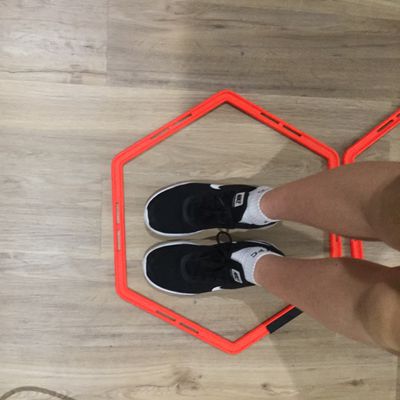 Cheer - Exercise How-to - Workout Trainer by Skimble