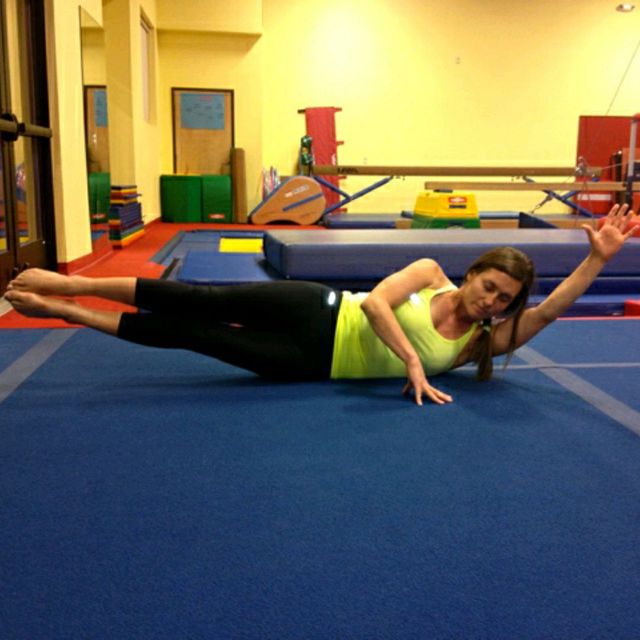 Left Side Hollow Body Hold by Jesus Alfonso Tapia Bocio - Exercise How ...