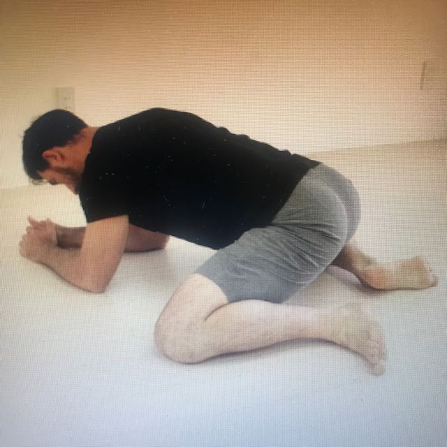 Frog Stretch by Rafael Jimenez Maiquez - Exercise How-to - Skimble
