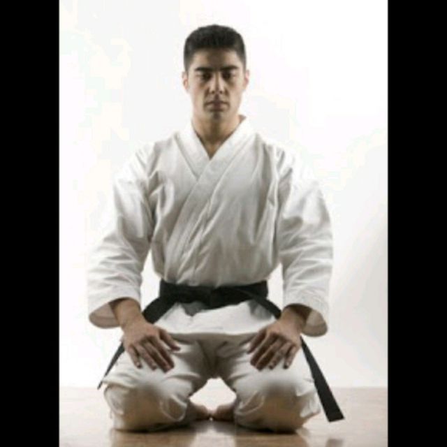 Seiza - Exercise How-to - Workout Trainer by Skimble