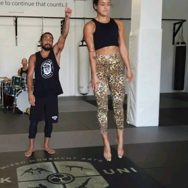 Leaping Leopard 180° Left by Bernadette C. - Exercise How-to - Skimble