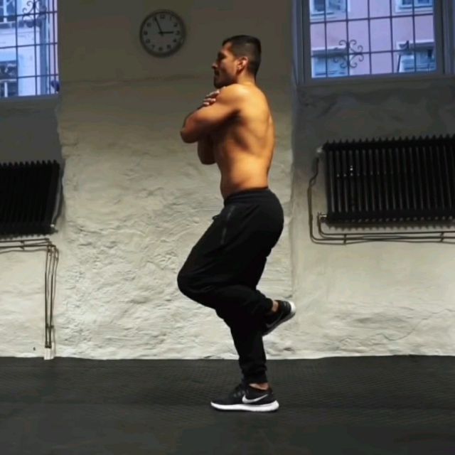 Flamingo Squat - Exercise How-to - Workout Trainer by Skimble