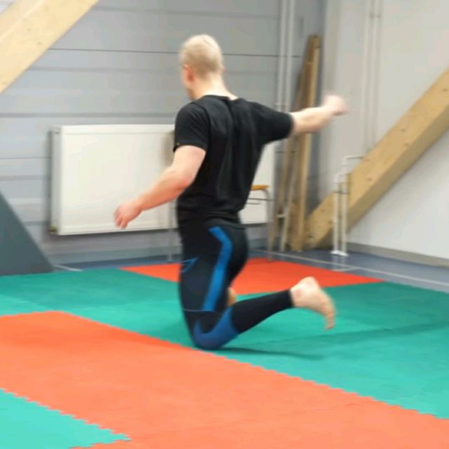 Curious Ape - Reverse by Bernadette Cordeau - Exercise How-to - Skimble