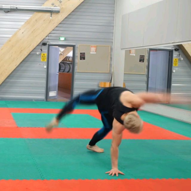 Scorpion - Exercise How-to - Workout Trainer by Skimble