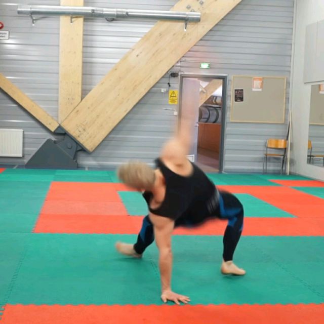 Scorpion - Exercise How-to - Workout Trainer by Skimble