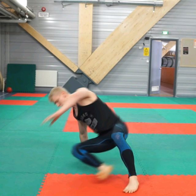Bear Crab Roll - Exercise How-to - Workout Trainer by Skimble