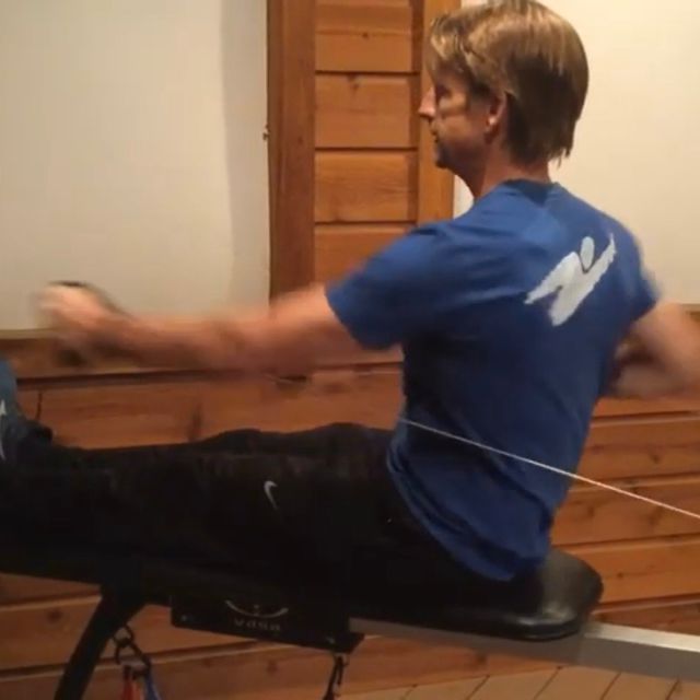 Vasa Rear Seated Alternating Push Punch por Brian Fallon - Ejercicio ...