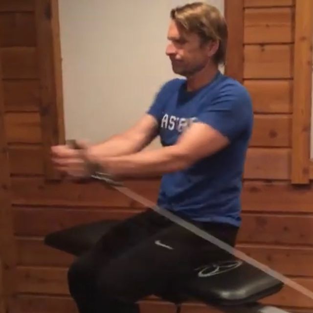 Vasa Seated Right Rotational Pulls por Brian Fallon - Ejercicio Cómo ...