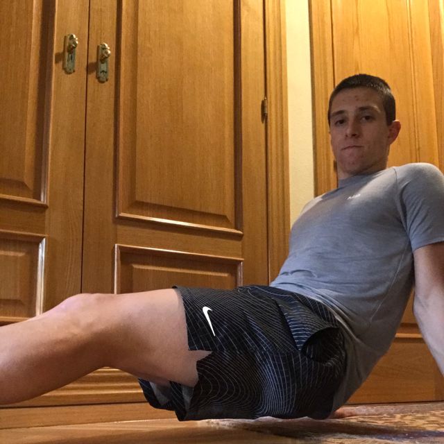 Triceps Reverse Bridge! - Exercise How-to - Workout Trainer by Skimble