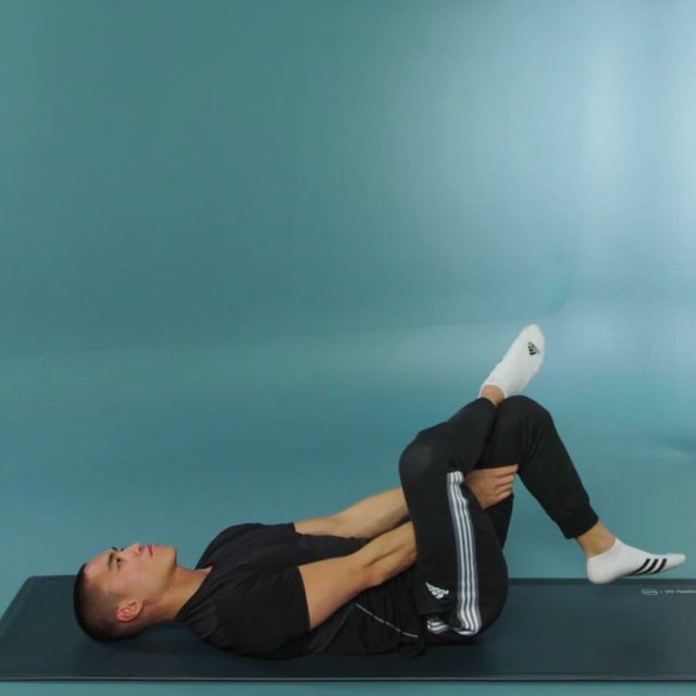 Figure 4 Stretch Right - Exercise How-to - Workout Trainer by Skimble