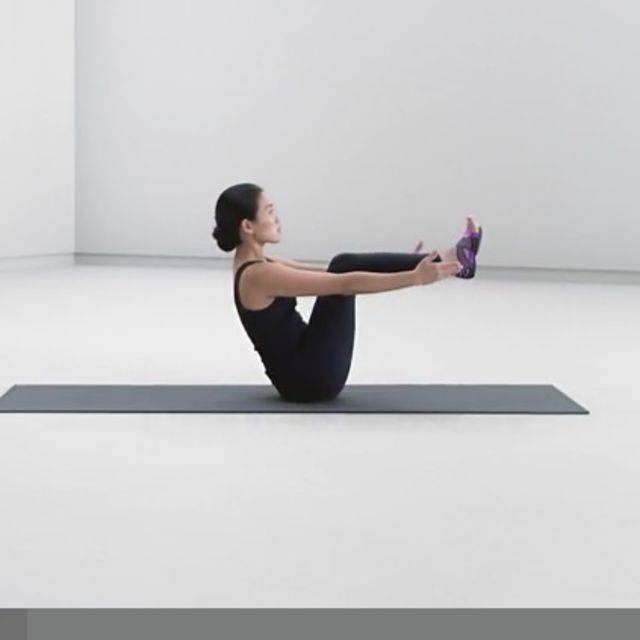 Boat To Low Boat - Exercise How-to - Workout Trainer by Skimble