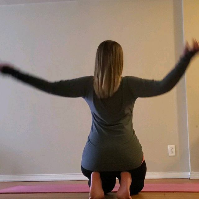 Arm Circles - Exercise How-to - Workout Trainer by Skimble