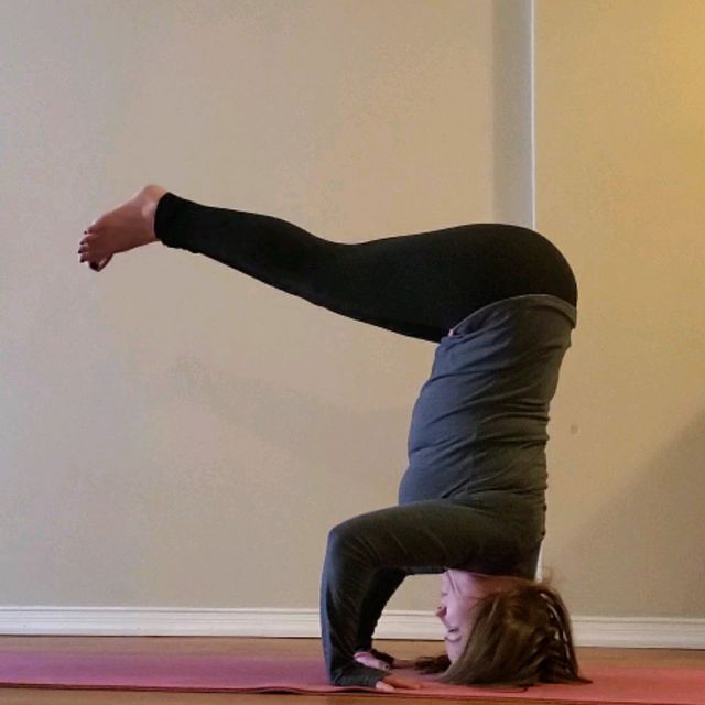 Tripod Headstand L Pike by Bernadette C. - Exercise How-to - Skimble