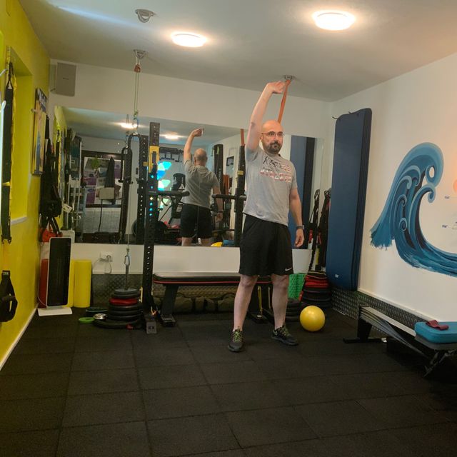 Lat. Dorsi Stretch - Right by Ömer Köseoğlu - Exercise How-to - Skimble