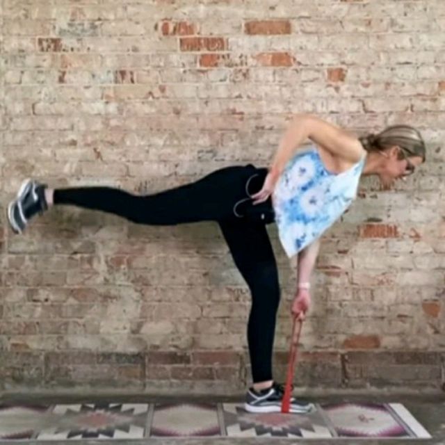 Left Banded Single Leg Romanian Deadlifts - Exercise How-to - Workout ...