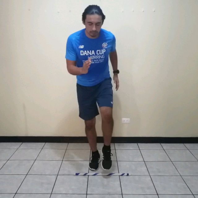 Skipping En 8 Sobre Vara by Ronald Estuardo Zavala Aguilar - Ejercicio ...