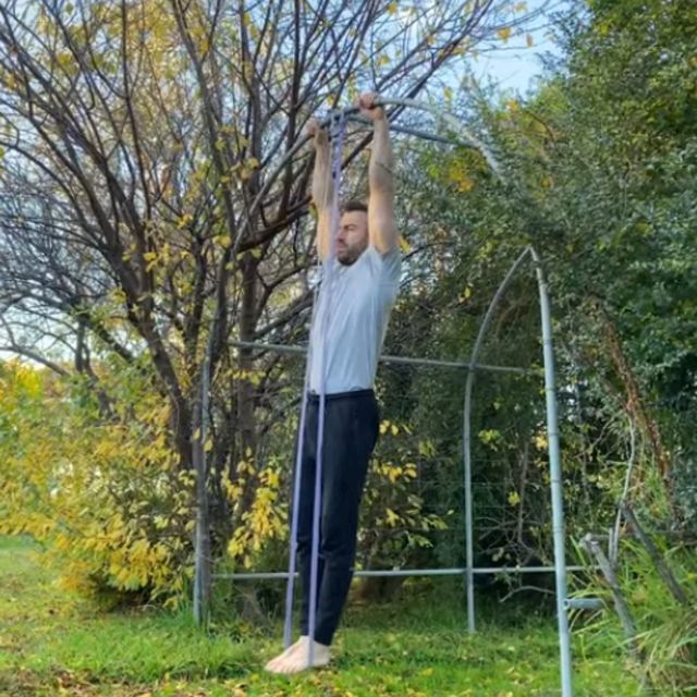 Front Lever_Bar With Band - Exercise How-to - Skimble