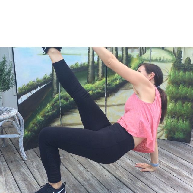 Crab Reach To Toe Touch - Exercise How-to - Workout Trainer by Skimble