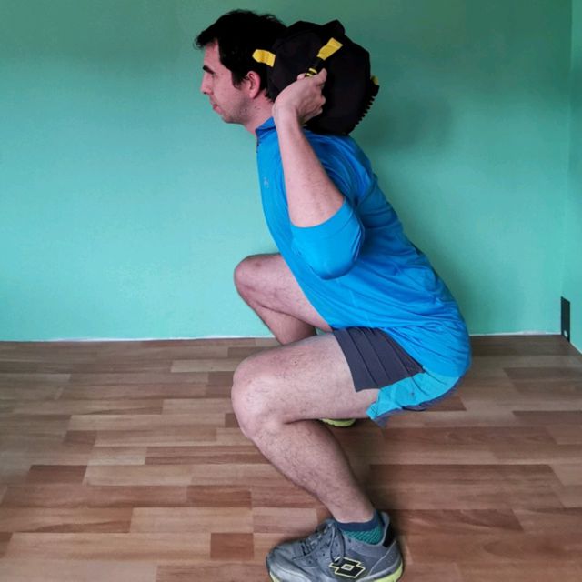 Sentadilla con saco tras nuca by Francisco Perez - Ejercicio Cómo ...