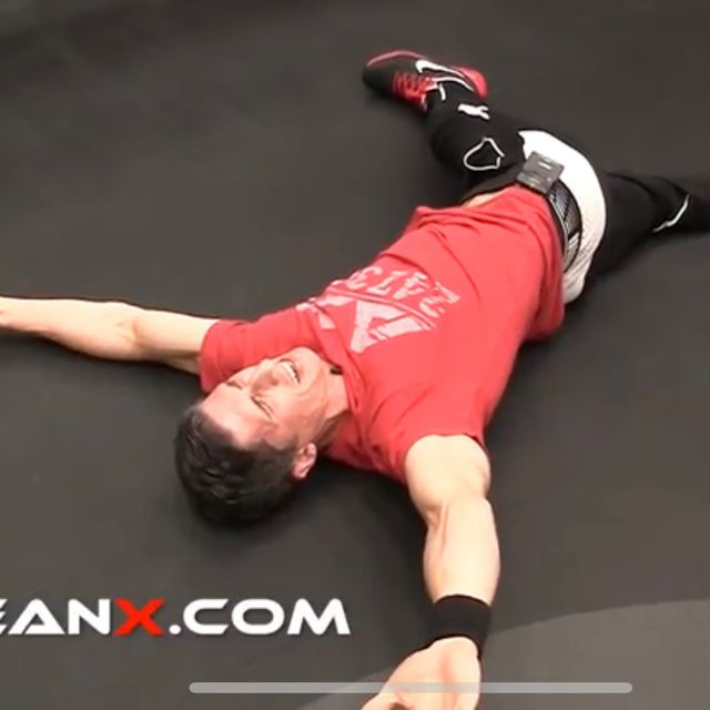 Rolling Crucifix by Brian Fallon - Exercise How-to - Skimble