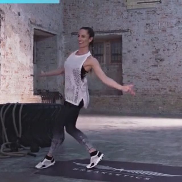 Basic Step SQUAT - Exercise How-to - Workout Trainer by Skimble