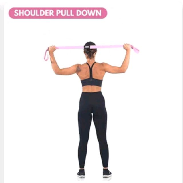 Body Band Shoulder Pull Down por Tanya M. - Ejercicio Cómo hacerlo ...