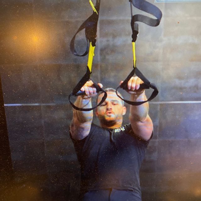 TRX Reverse Curls by Lee F. - Exercise How-to - Skimble