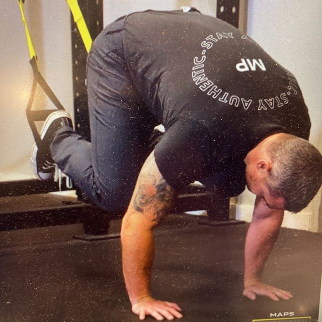 TRX Knee Tucks by Lee F. - Exercise How-to - Skimble