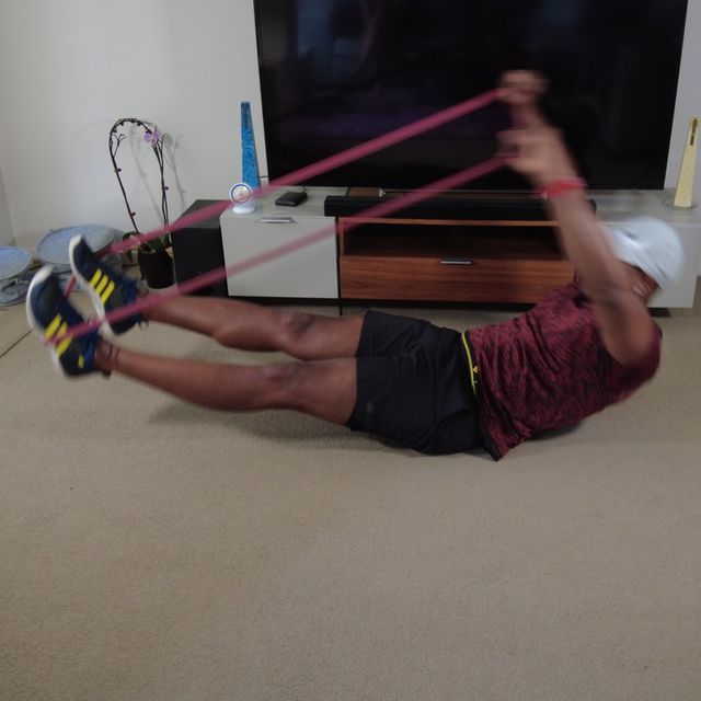 Banded Core Crunch by Daniel Arixi - Exercise How-to - Skimble