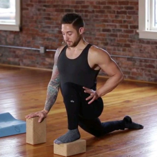 Low Lunge With Left Feet On Block (Hold) by Alex 🌊. - Exercise How-to ...