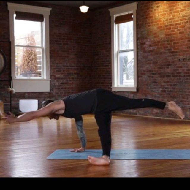 Awkward Falling Triangle, Left Side Lifted (Hold) by Alex 🌊. - Exercise ...