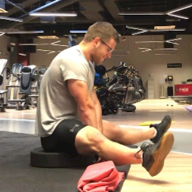Seated Leg Lift in Straddle by Dawid P. - Exercise How-to - Skimble