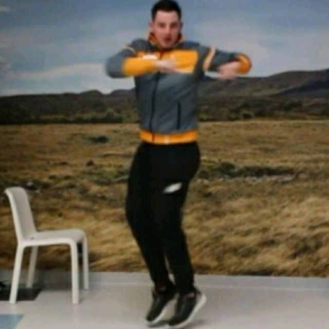 Jump Hip Twists by Sylvia 🥾 - Exercise How-to - Skimble