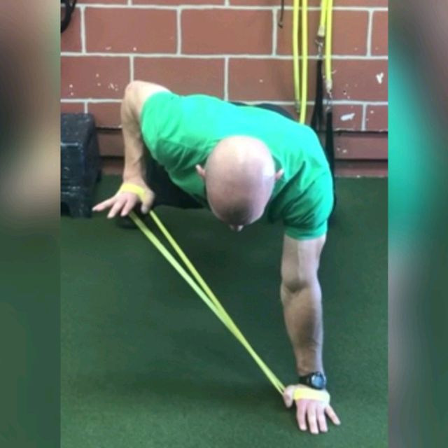 Mini Band Renegade Row by Francisco Perez - Ejercicio Cómo hacerlo ...