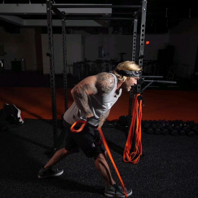 Arms - Single Arm Kickbacks by Jose R. - Exercise How-to - Skimble