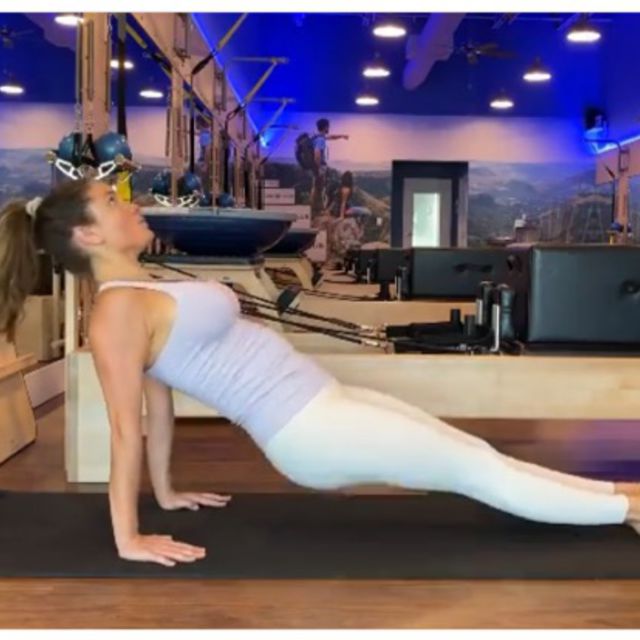 Reverse Plank 10 To Tricep Pulses by Rushfitness 💪🏽 - Exercise How-to ...