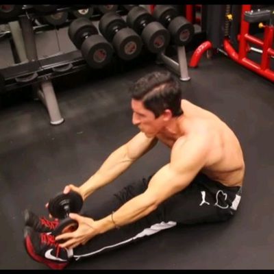 Dumbbell Circle Crunches by Omar Osman - Exercise How-to - Skimble