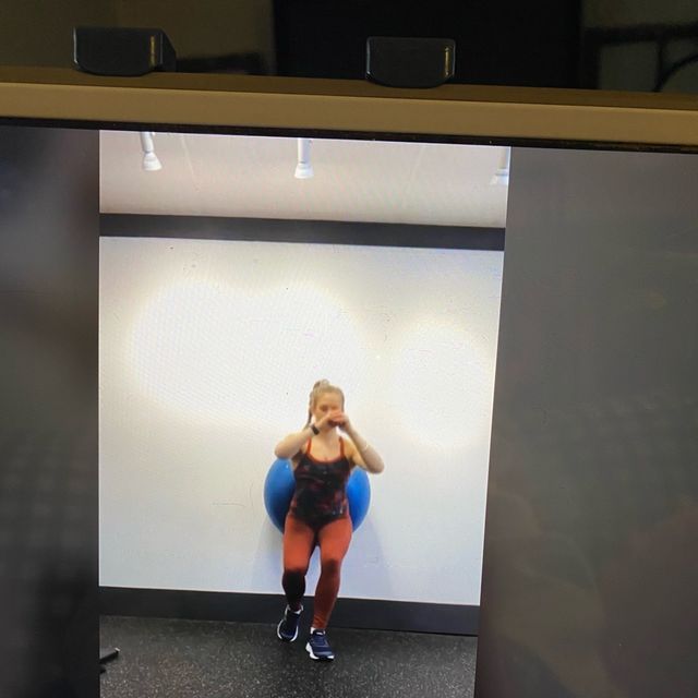 Ball Wall Lunges by Melissa Leng - Exercise How-to - Skimble