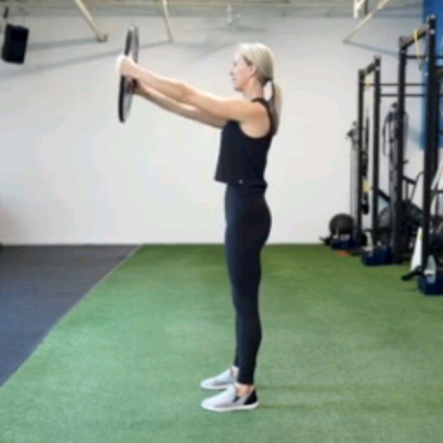 Weight Plate Front Raise by Francisco Perez - Ejercicio Cómo hacerlo ...