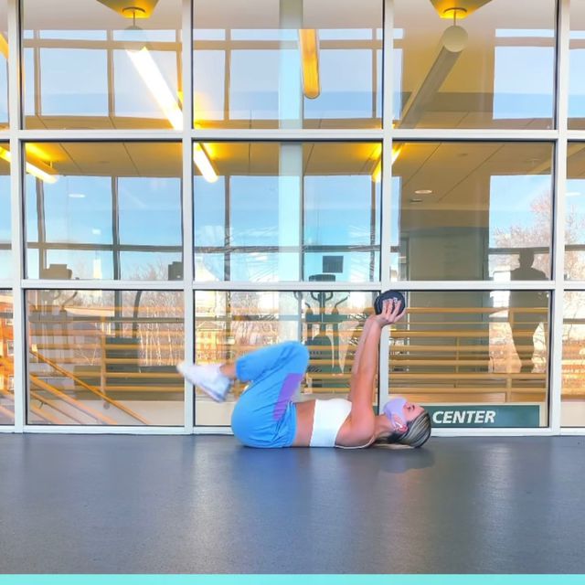 Ab Scoop - Exercise How-to - Workout Trainer by Skimble