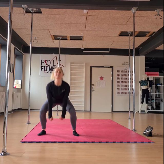 Crossover Dumbell Pickup - Exercise How-to - Workout Trainer by Skimble