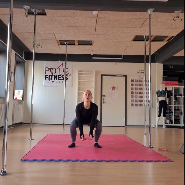 Squat And Throw - Exercise How-to - Workout Trainer by Skimble