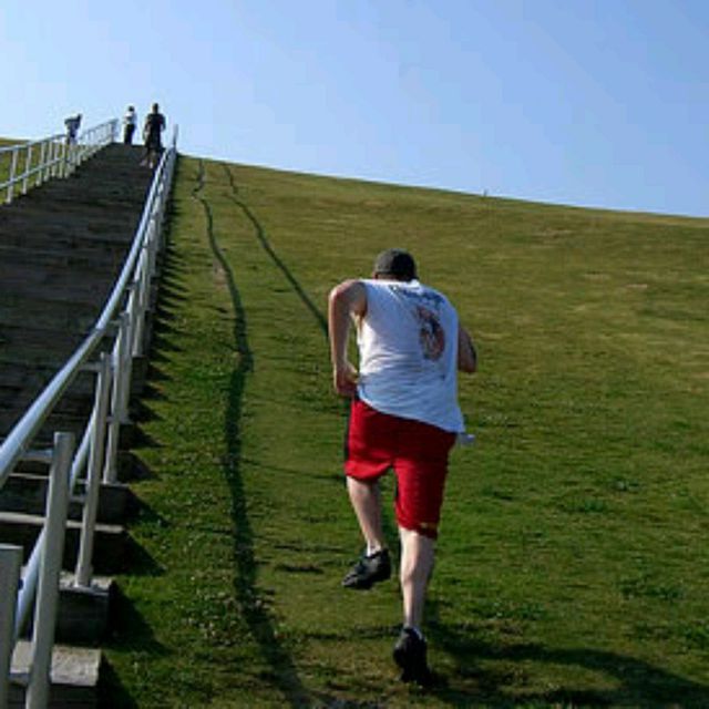 Hill Sprint by Martel Berry - Exercise How-to - Skimble