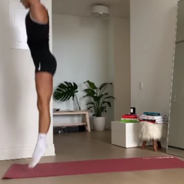 No Hands Roll Back To Jump - Exercise How-to - Workout Trainer by Skimble