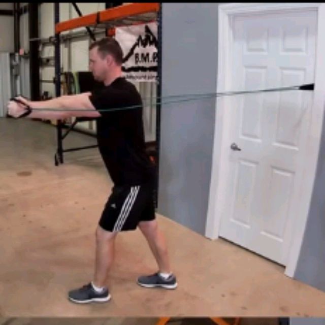 Band Chest Flys por Francisco Perez - Ejercicio Cómo hacerlo - Skimble