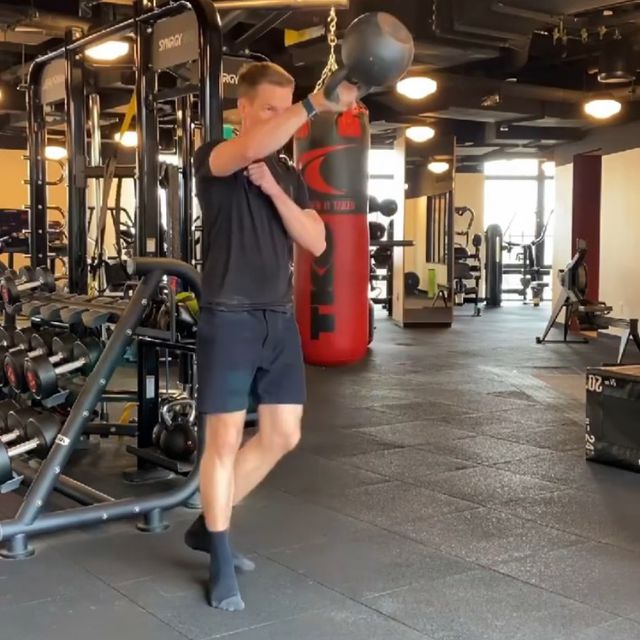 One Arm Side Stepping Swing by Rushfitness 💪🏽 - Exercise How-to - Skimble