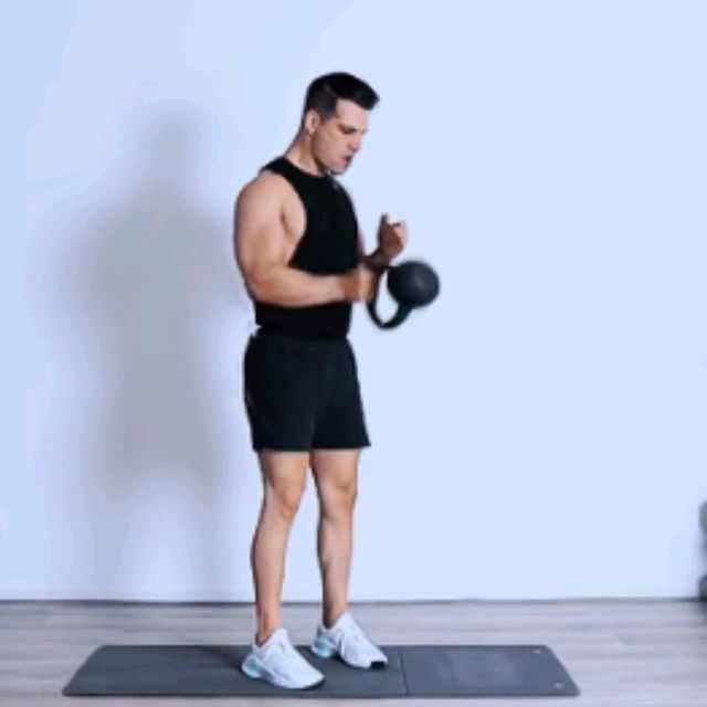 Hammer Swing Curl by Fernando Torres - Ejercicio Cómo hacerlo - Skimble